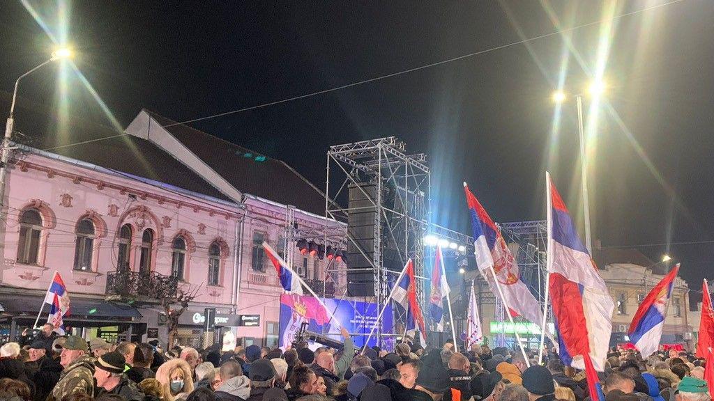 Jagodina i protesti: Vučićev miting i 15 minuta tišine - BBC News na ...