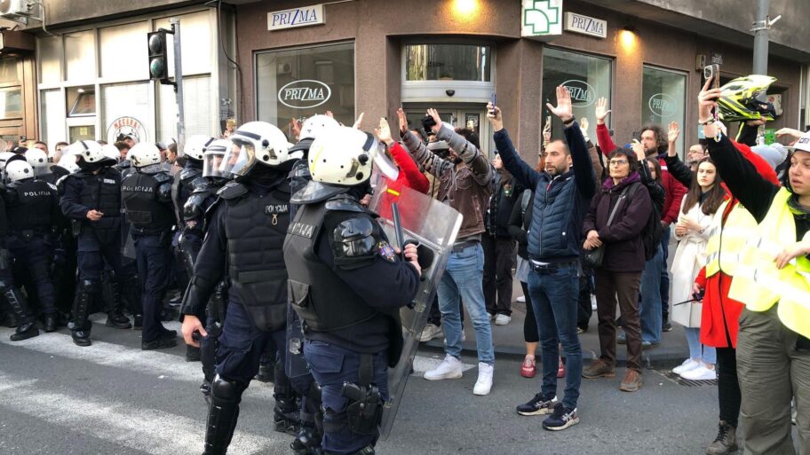 Blokada RTS-a u Beogradu, policija se povukla sa ulica - Naslovi.net