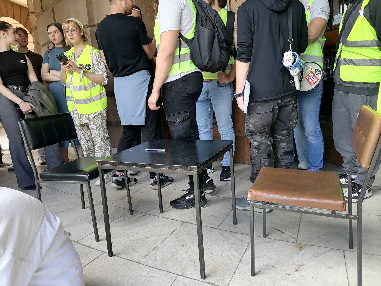 Studenti ostaju u blokadi Univerziteta u Nišu i nakon sastanka sa rektorom - Društvo - Južne vesti