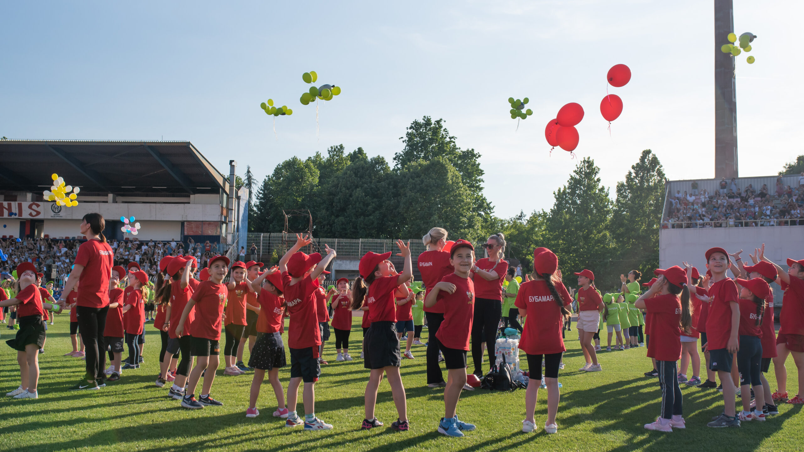 Stadion "Čair" dobio najlepše boje - deca iz niških vrtića plesala do ...