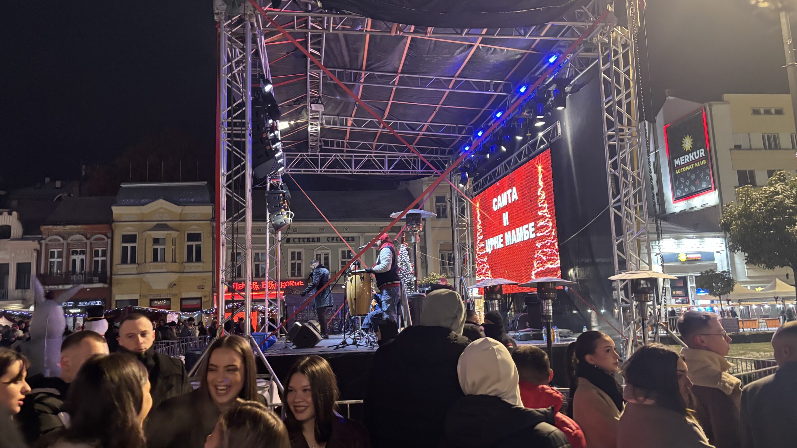 Niš ušao u 2026. godinu: U centru "Crne Mambe", kuvano vino, malo ljudi ...